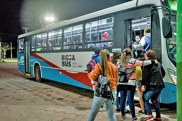 Rioja Bus suspendió el servicio por el partido de la Selección y dejó a ...